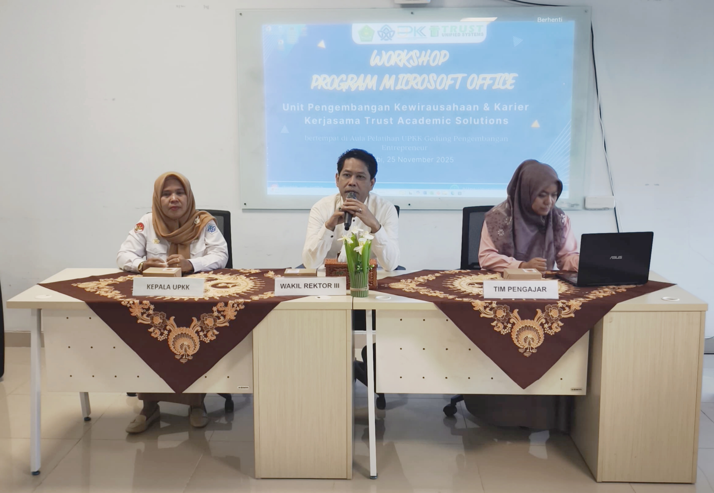 Sertifikat SKPI dan IT: UPKK UIN STS Jambi Siapkan Mahasiswa Lewat ...